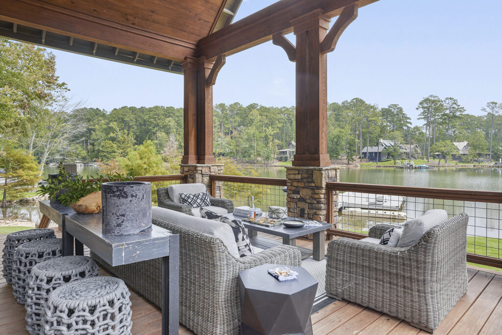 A Serene Lake Martin Escape with Bold Style