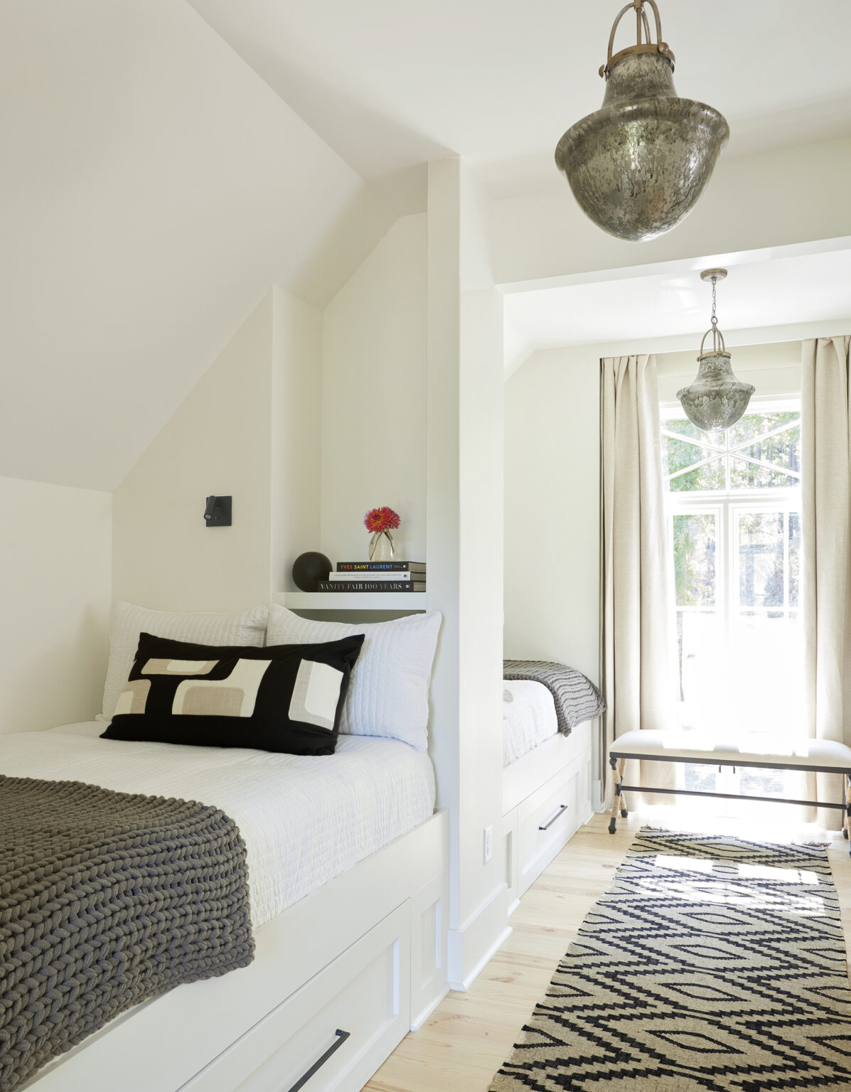A Serene Lake Martin Escape with Bold Style