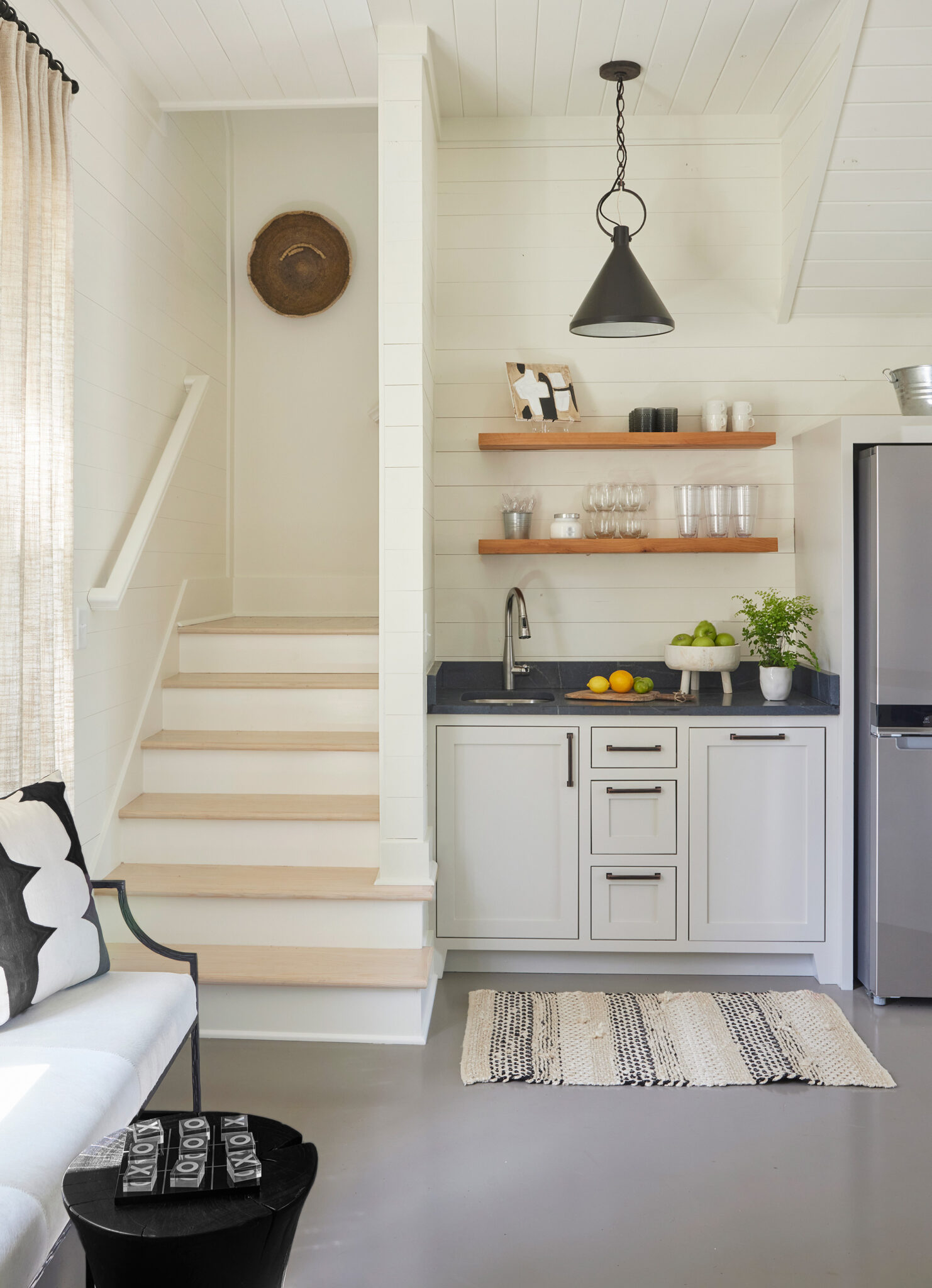 A Serene Lake Martin Escape with Bold Style